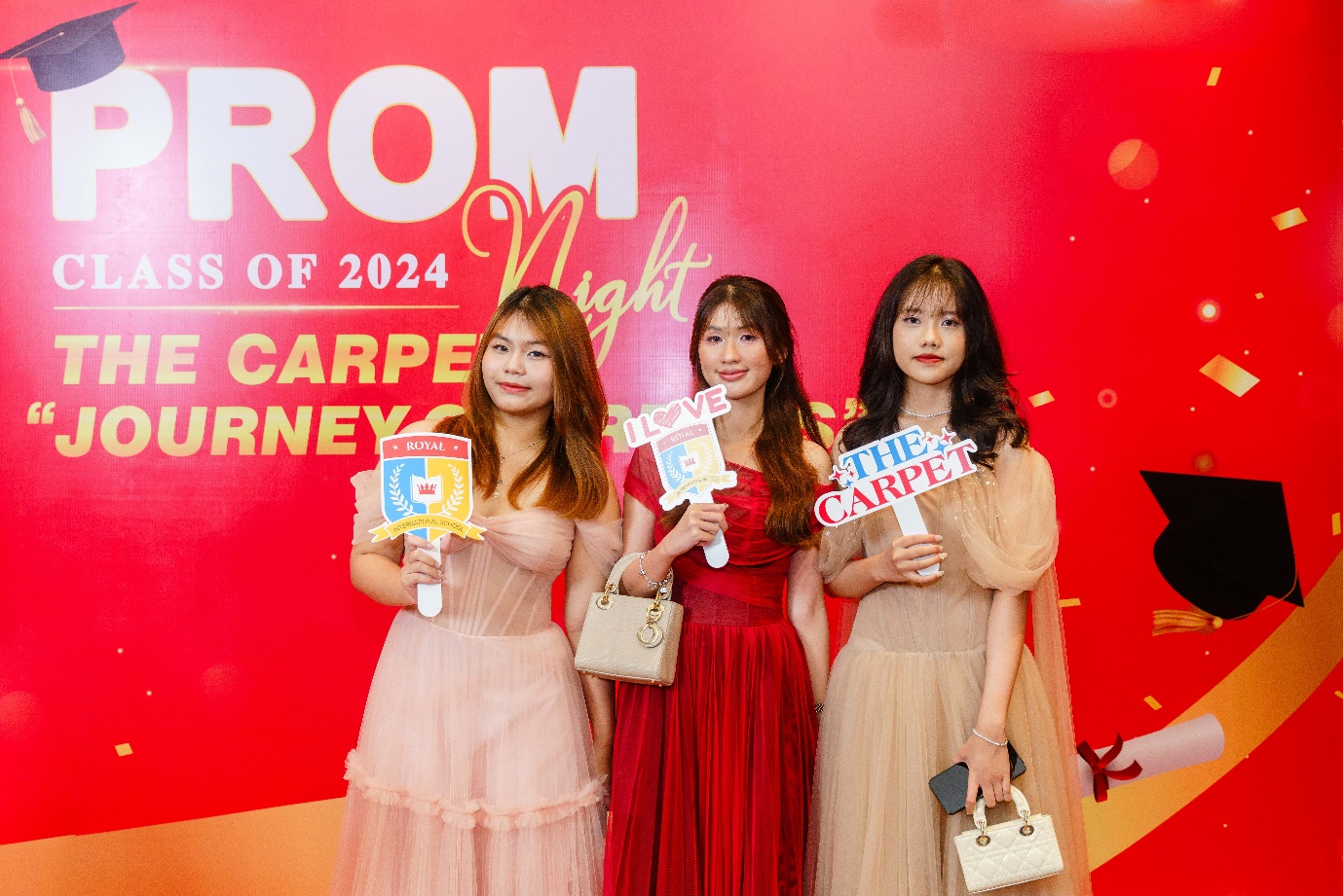 Cận cảnh nhan sắc "xinh yêu" của học sinh Royal School trong Prom cuối ...