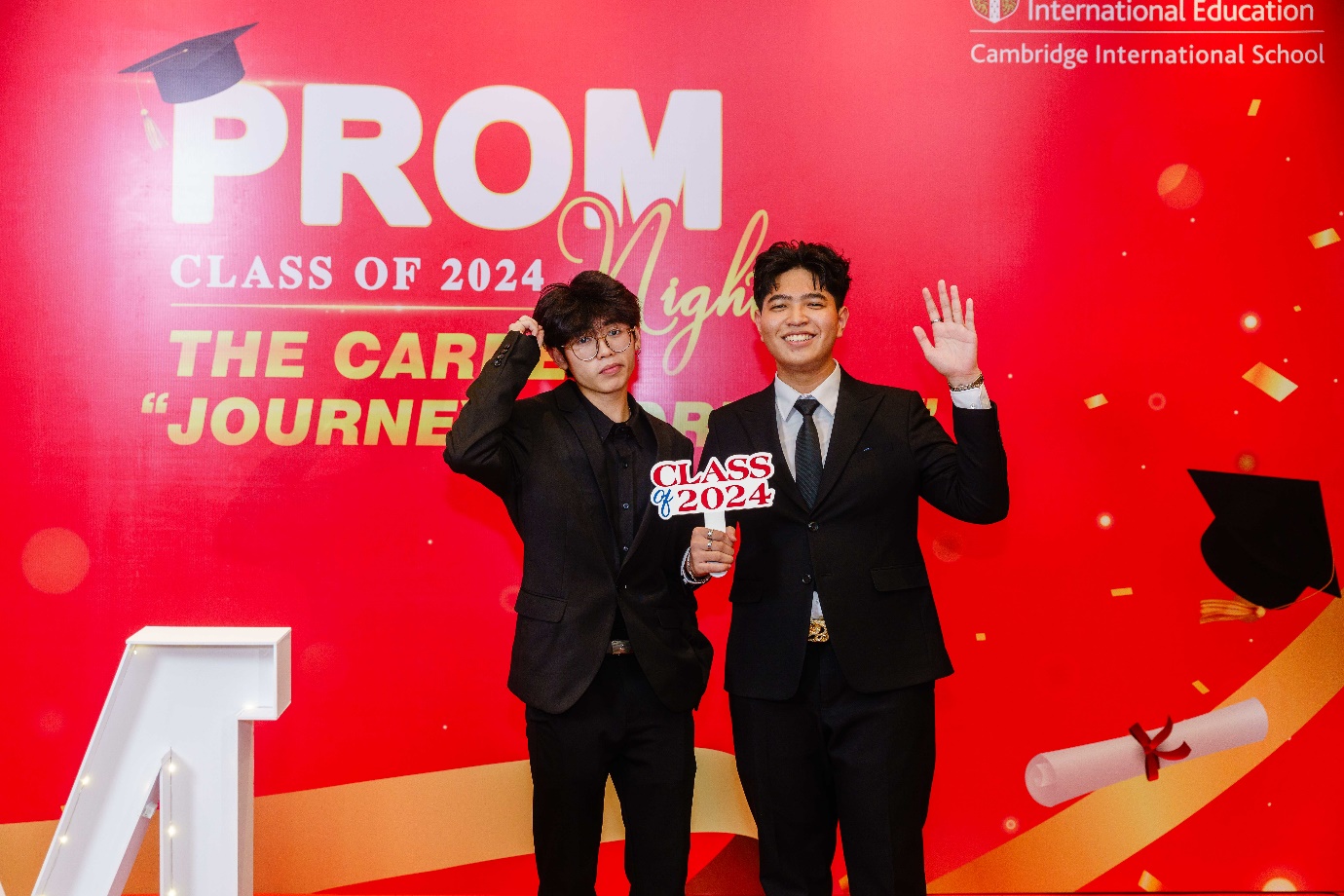 Cận cảnh nhan sắc "xinh yêu" của học sinh Royal School trong Prom cuối ...