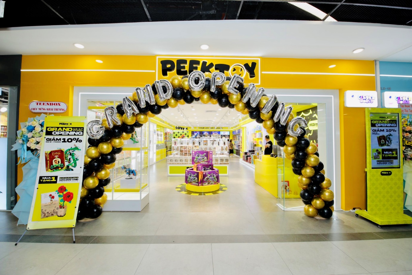 Công ty Clever World ra mắt “PEEKTOY STORE” đầu tiên tại TP Hồ Chí Minh