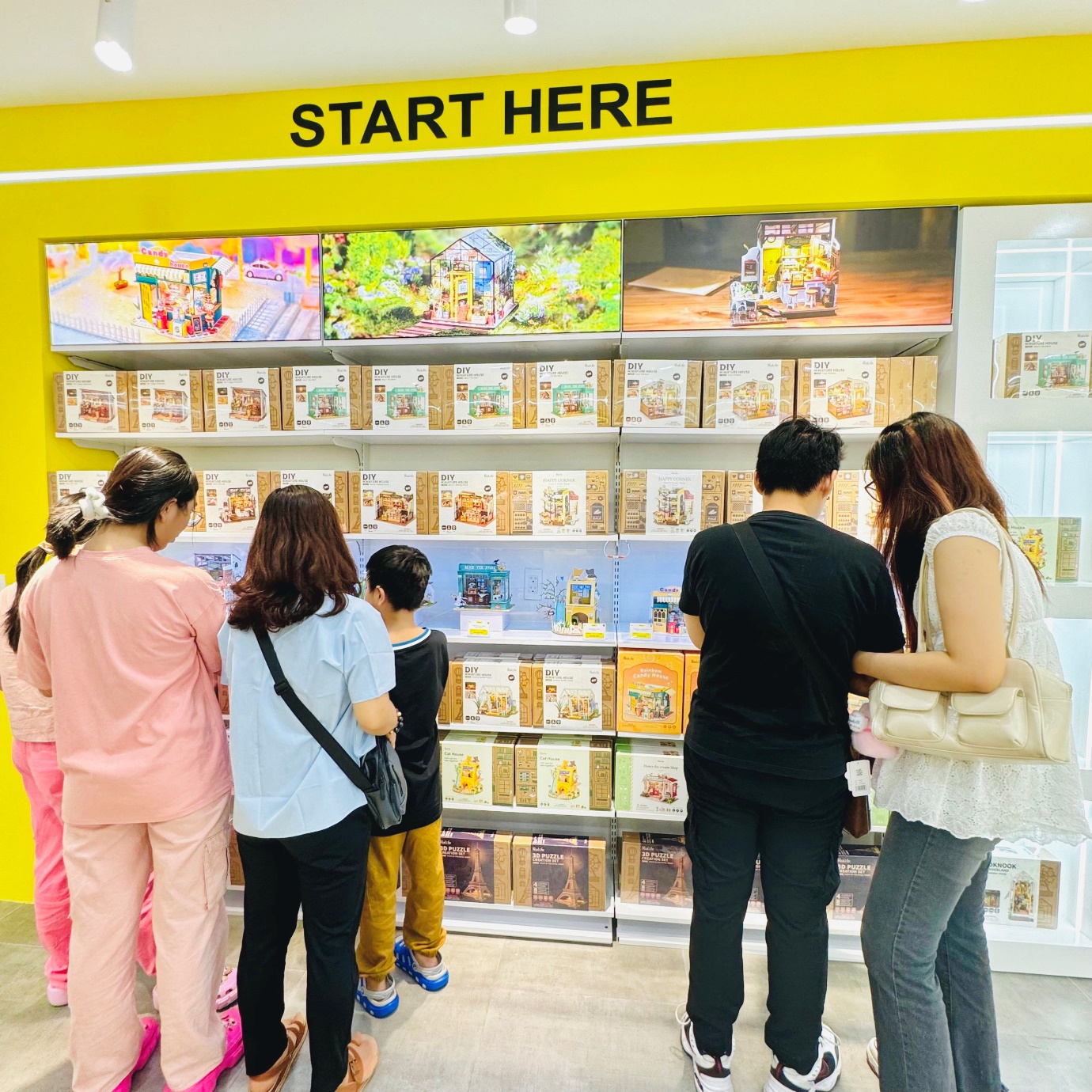 Công ty Clever World ra mắt “PEEKTOY STORE” đầu tiên tại TP Hồ Chí Minh