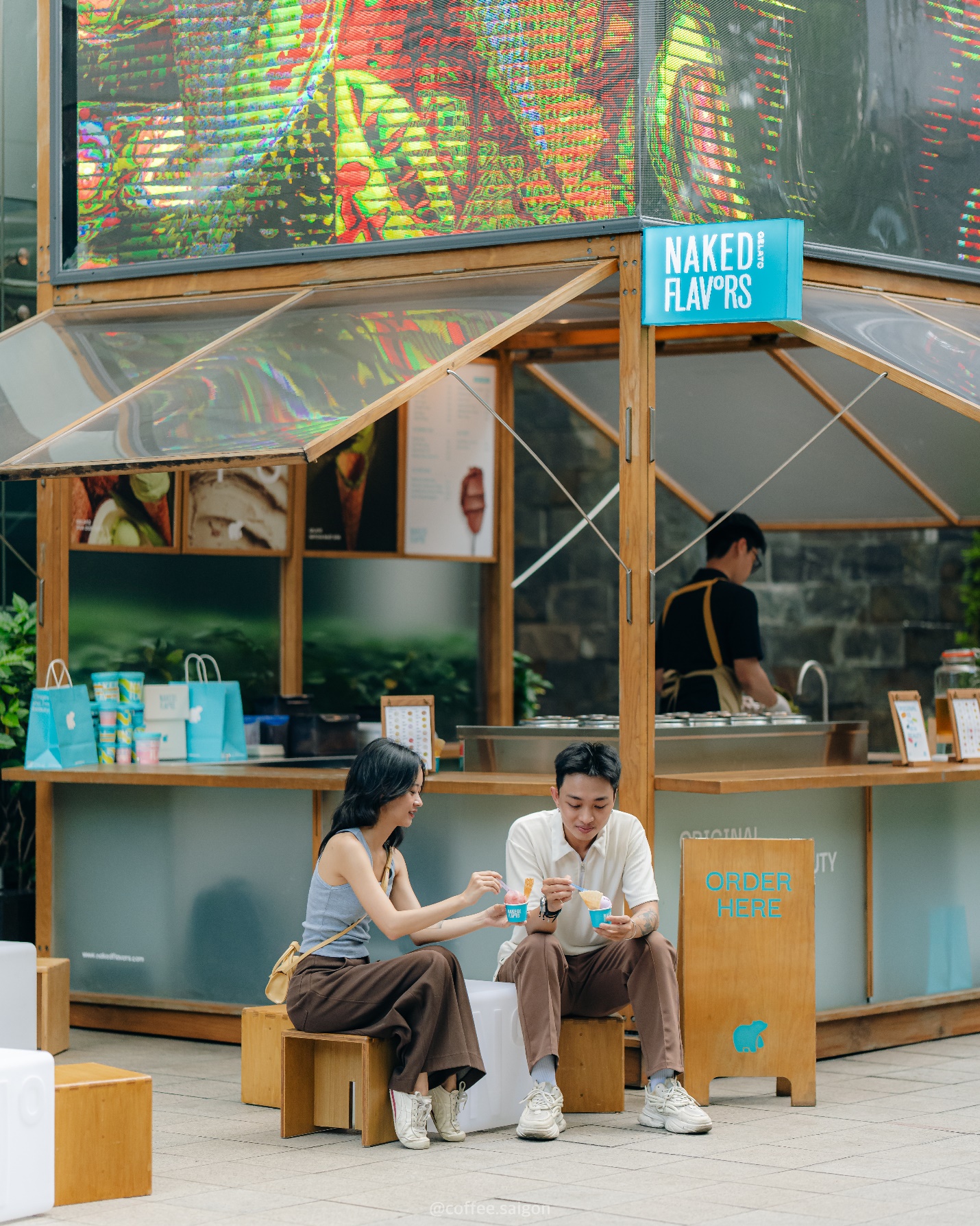 Tống Khánh Linh, Lilthu, Khoa Trần… rủ nhau thưởng thức “kem thong thả”