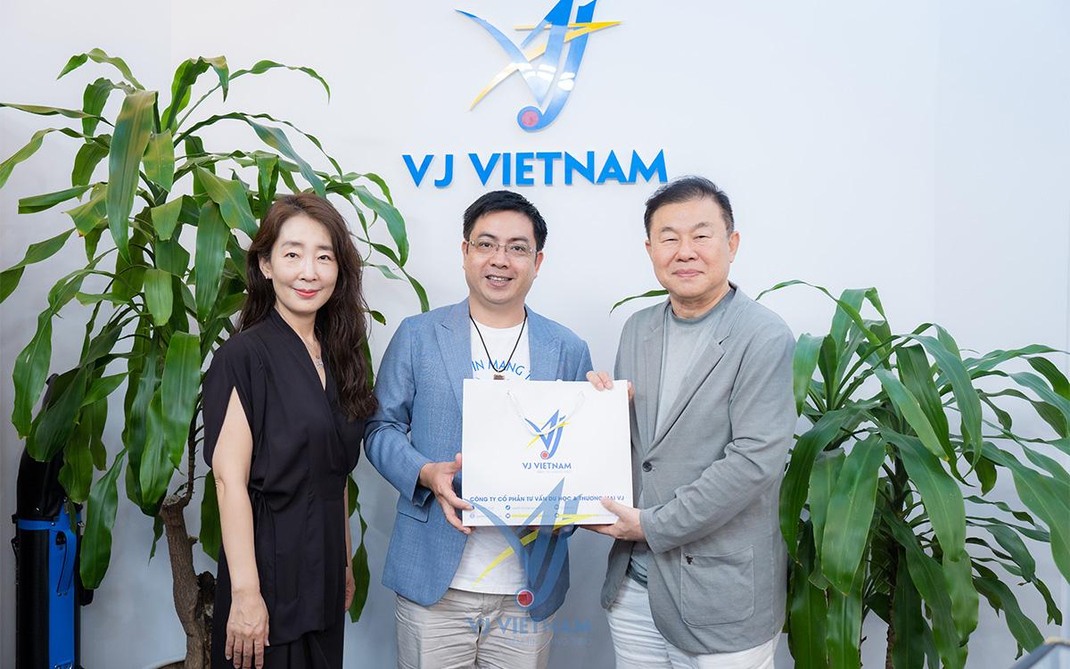 VJ: Hành trình 12 năm kiến tạo tương lai du học sinh