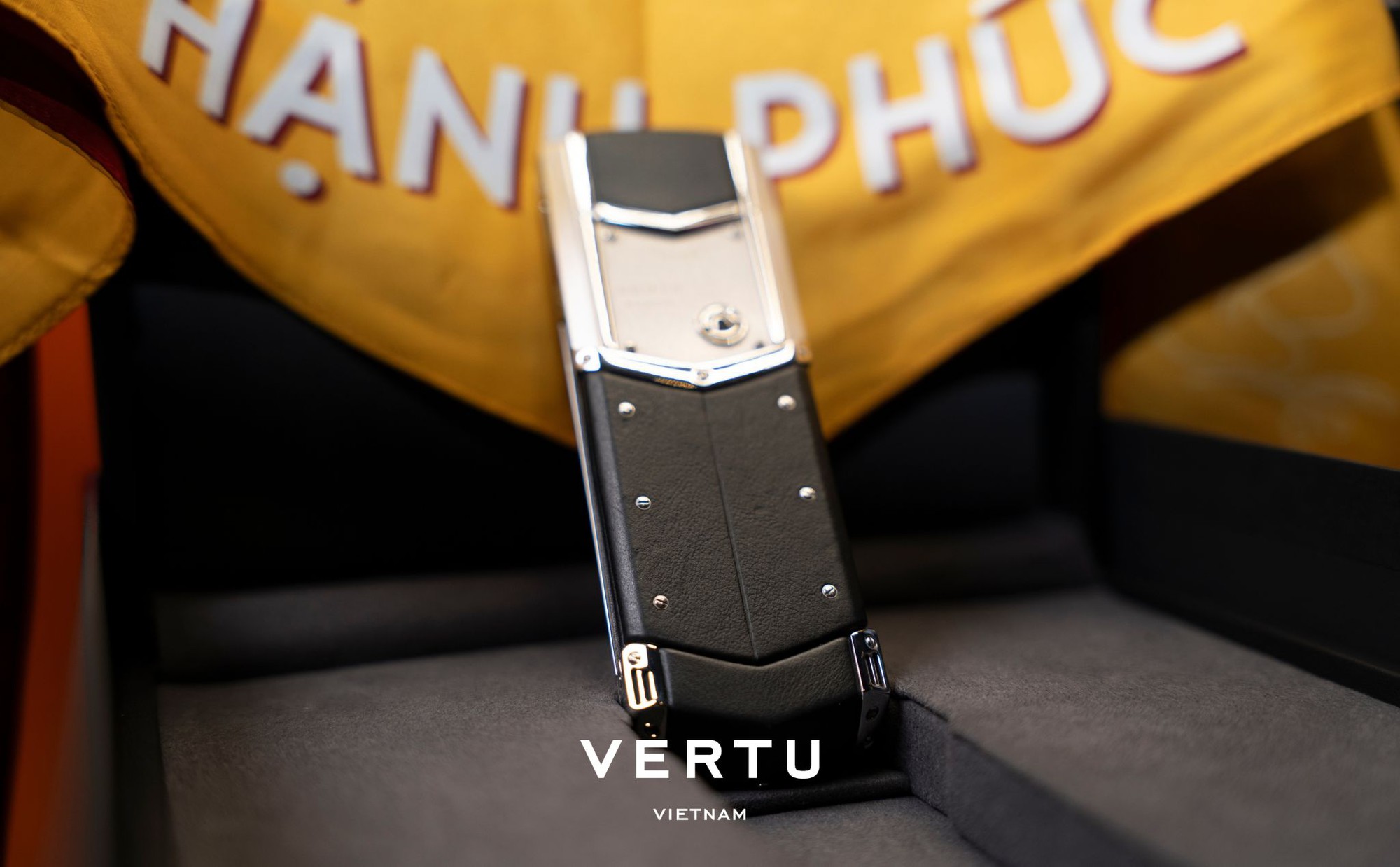 3 phiên bản Vertu Signature V 4G được khách Việt ưu ái, có mẫu hàng tỷ đồng