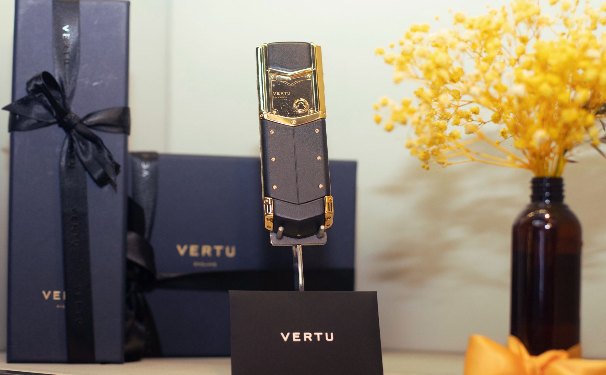 3 phiên bản Vertu Signature V 4G được khách Việt ưu ái, có mẫu hàng tỷ đồng