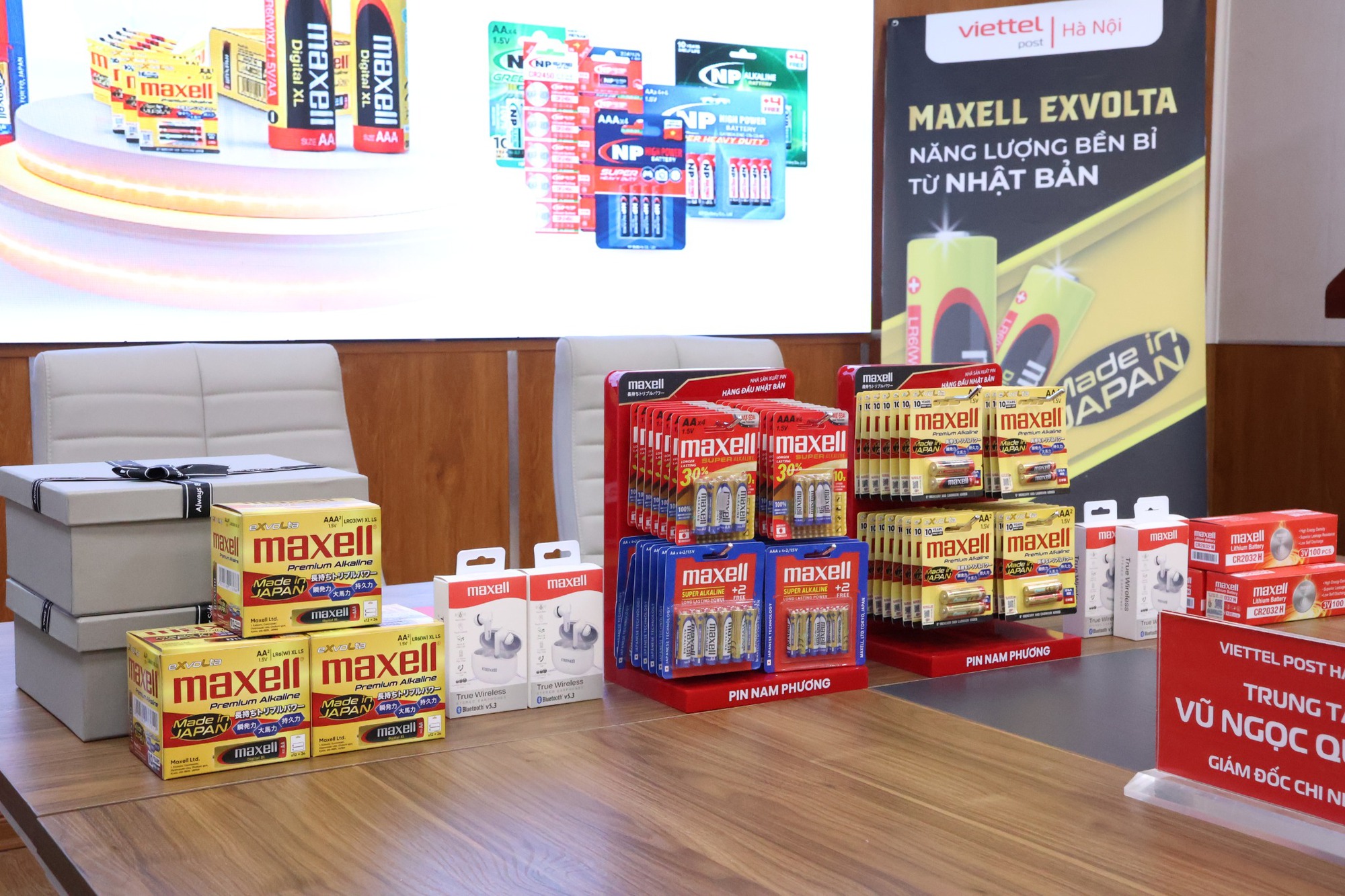 Pin Nam Phương và Viettel Post Hà Nội ký kết hợp tác chiến lược