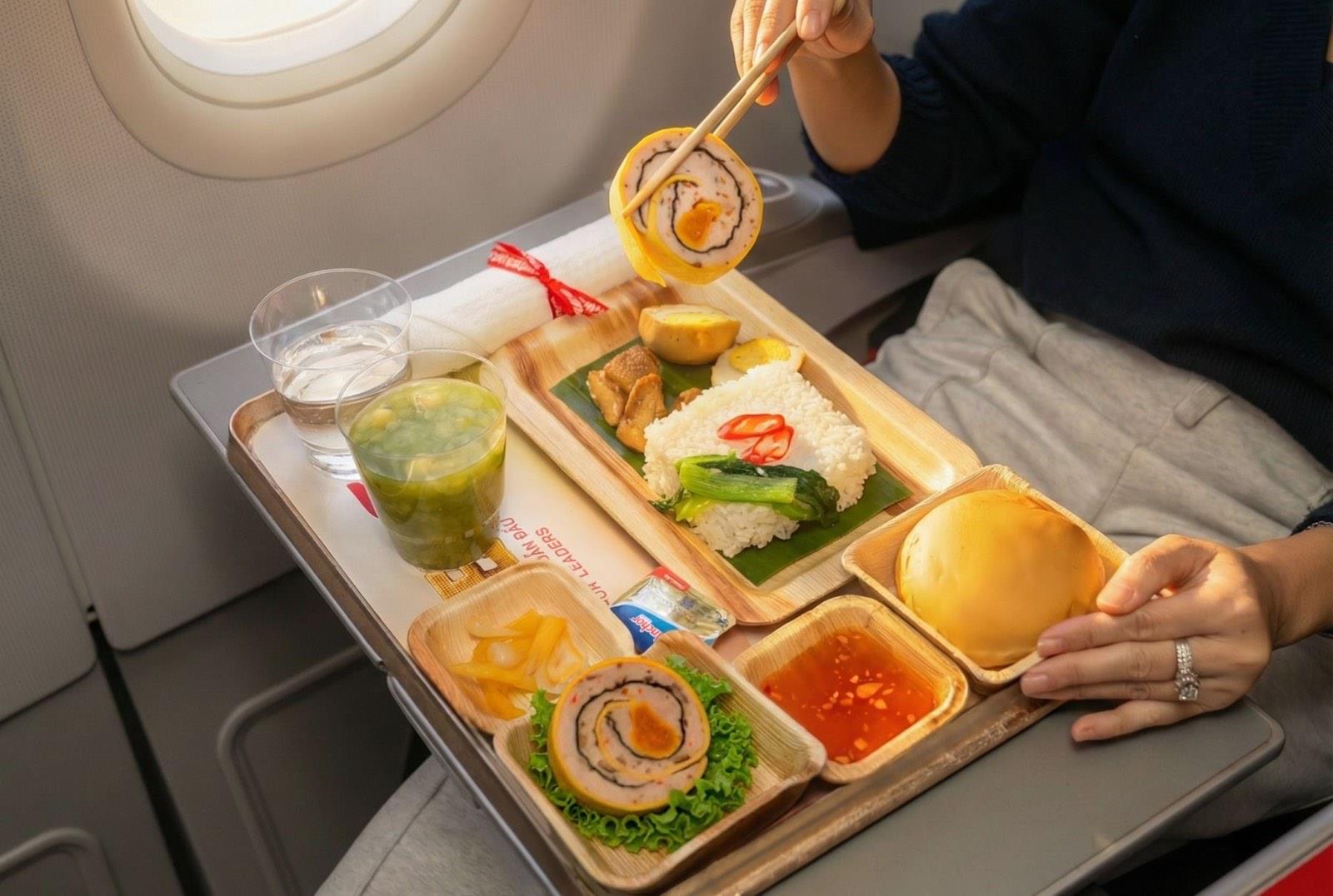Tết bắt đầu từ khoảnh khắc cất cánh cùng menu đậm vị cổ truyền của Vietjet
