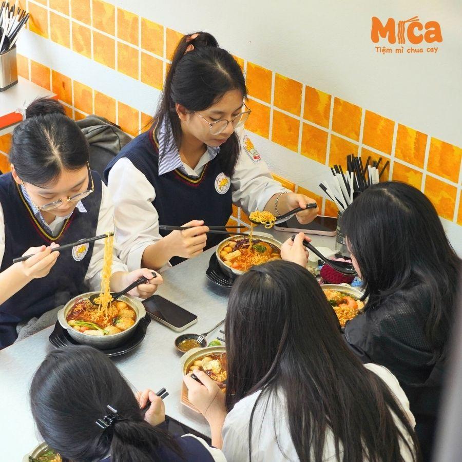 Mica - Tiệm Mì chua cay: Khi món ăn và trải nghiệm cùng tạo nên sức hút