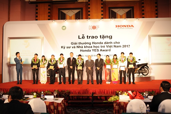 Honda Việt Nam trao tặng giải thưởng Honda YES Award 2013 lần thứ 8
