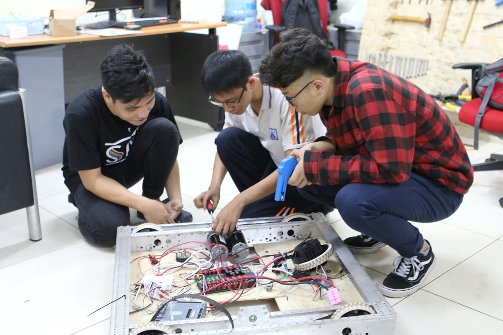 CLB Robotics trường THPT FPT đại diện Việt Nam tham gia cuộc thi quốc tế