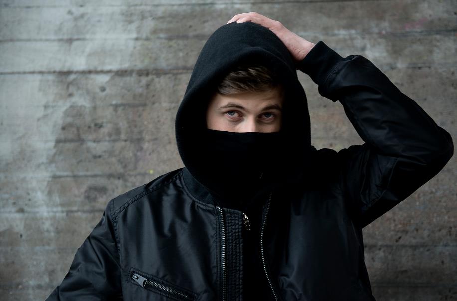 Alan Walker động đậy làm MV Alone phiên bản Việt
