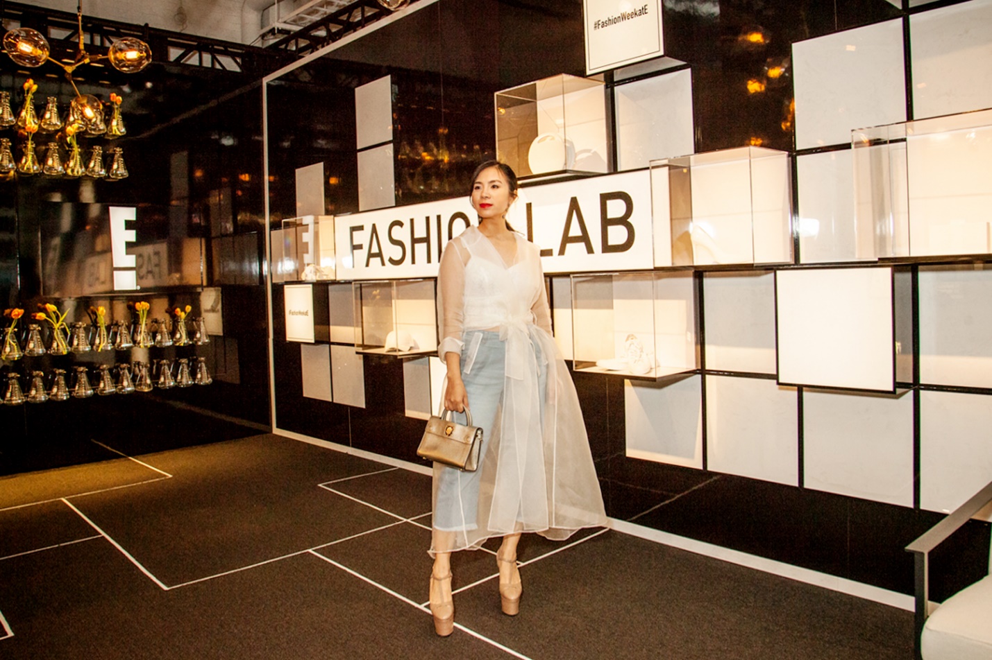 CEO Elise Lưu Nga ngồi cùng hàng Paris Hilton xem thời trang tại New York