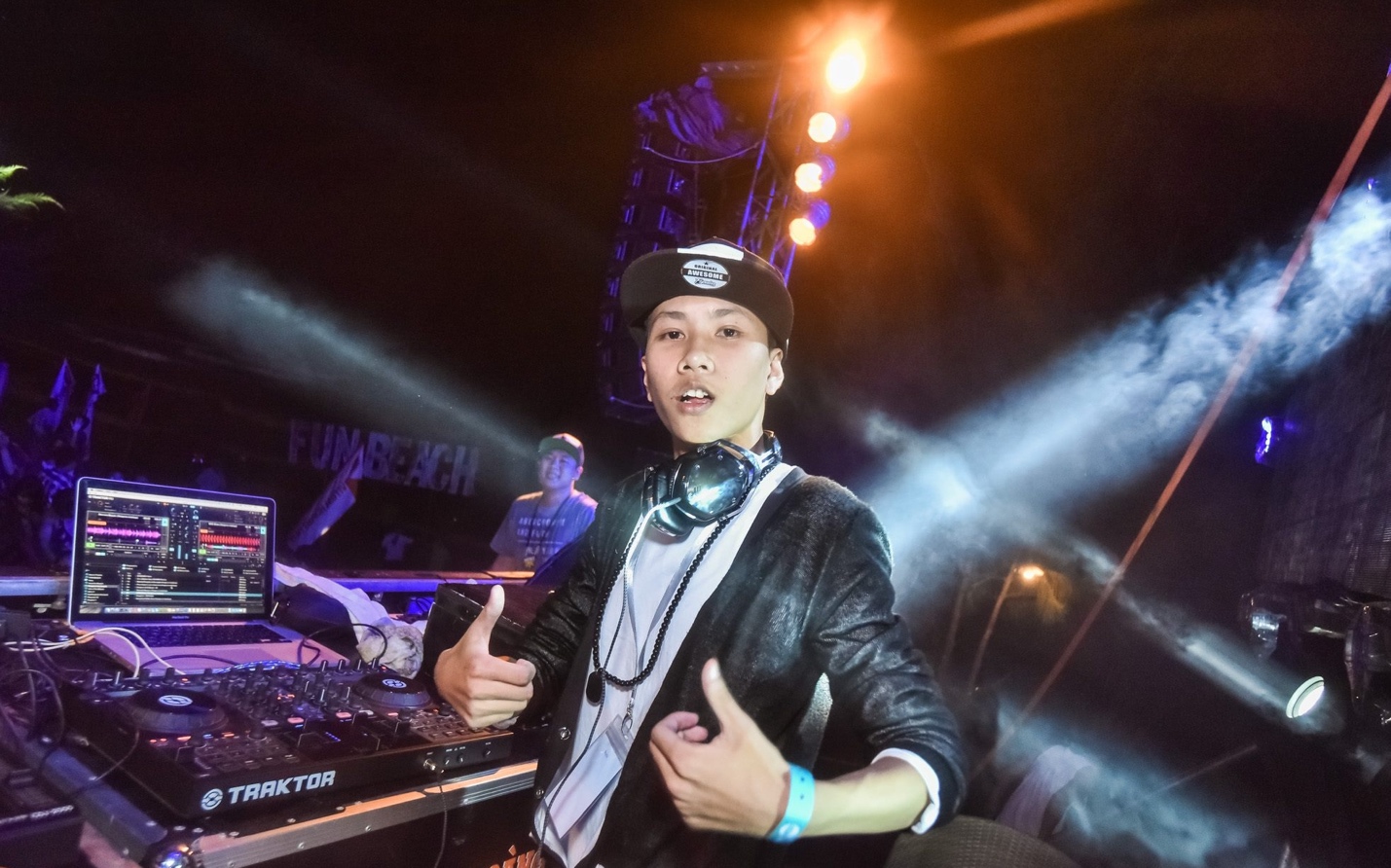 Hoaprox “chạm trán” cặp đôi Arius trong bữa tiệc âm nhạc “đầy tuyết rơi ...