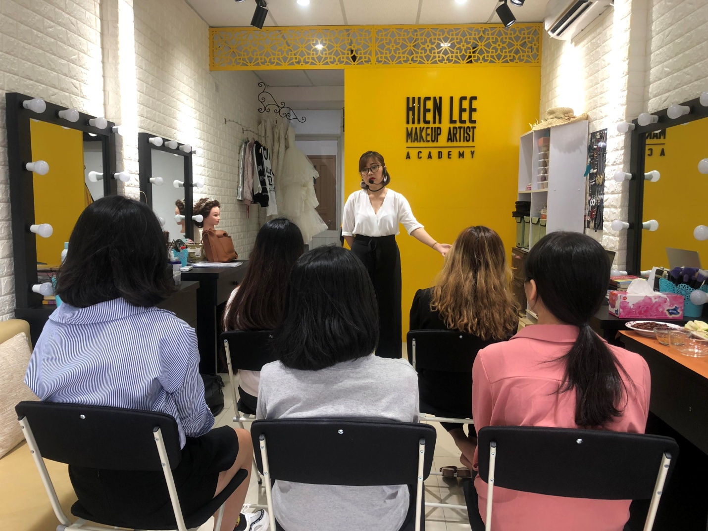 Hiền Lee makeup: "Điều tuyệt vời nhất tôi từng làm là dám dũng cảm nắm ...