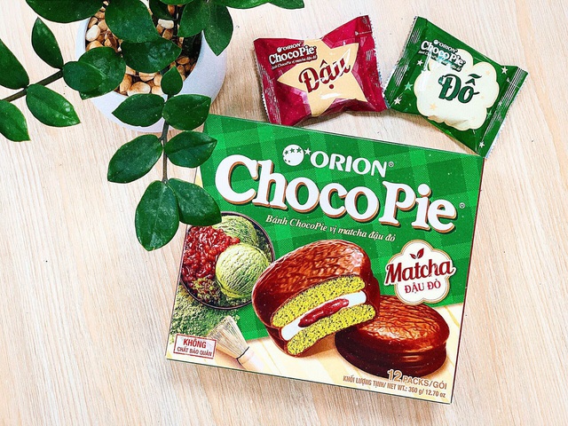 Bất ngờ với Choco Pie vỏ xanh vừa ra mắt, ăn thử mới biết bên trong còn ...