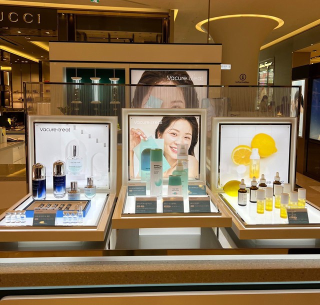 Nữ CEO là gương mặt đại diện nhãn hàng tại TTTM Lotte Suwon, Hàn Quốc